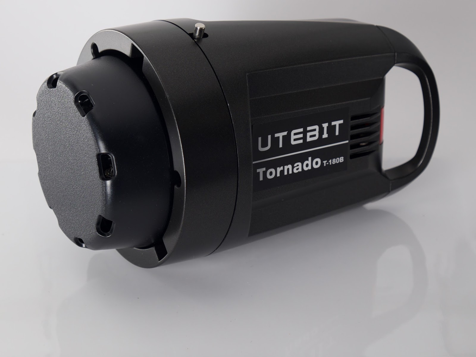 ビール最高！ 〜愛知と三重でモデル撮影〜: UTEBIT T-180Bを買った。ついにモノブロックストロボの世界に突入。