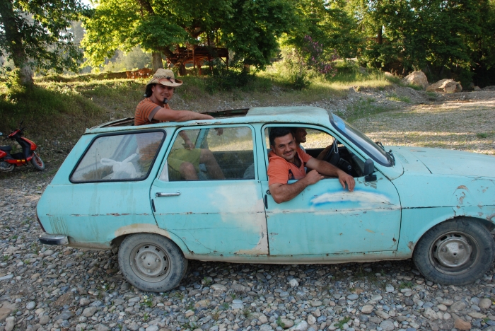 ŞURADAN BİR ARABA LÜTFEN: RENAULT TOROS R12 (BİR EFSANE)