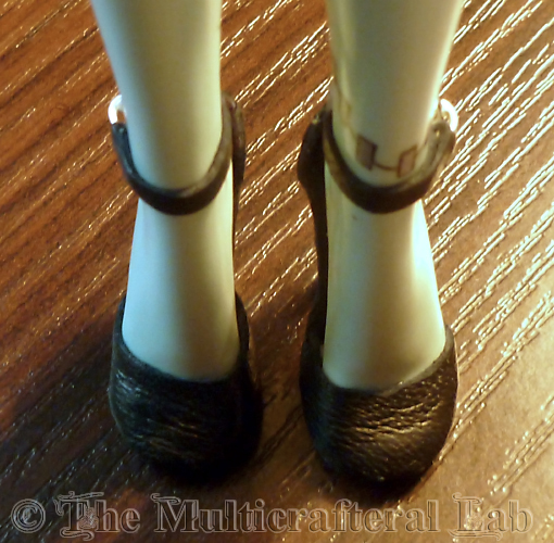 The Multicrafteral Lab: First complete shoes (for Monster High)