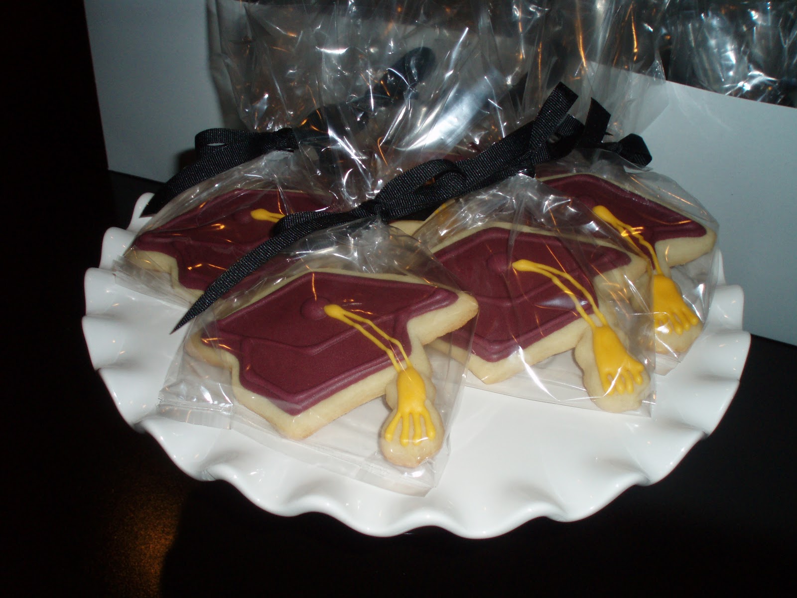 The Sugar Bee Bungalow: {Sugar Bee} Noelle's Graduation Cap Cookies