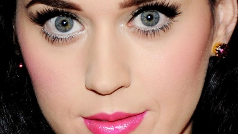 Womens and make up: Why Do Women Wear Makeup?