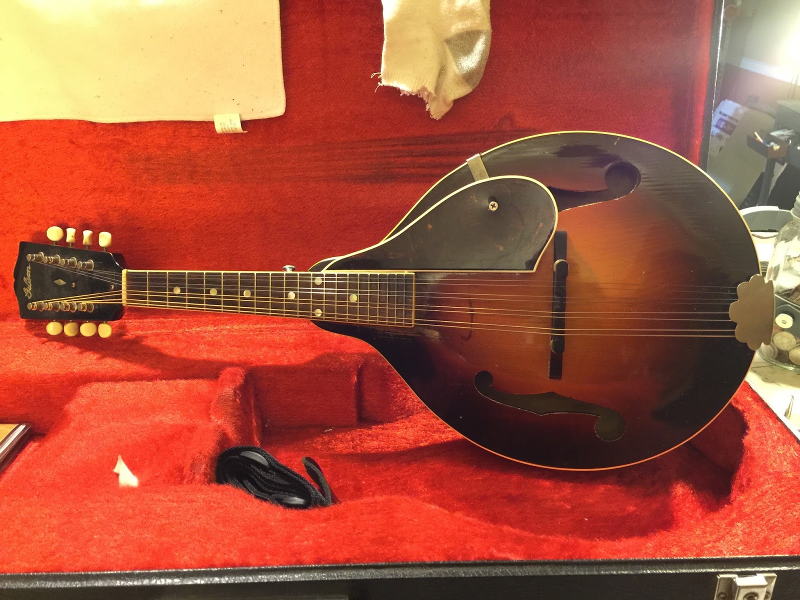Falk Guitars and Mandolins Blog: Gibson A-50 1941-42 Mandolin in shop ...