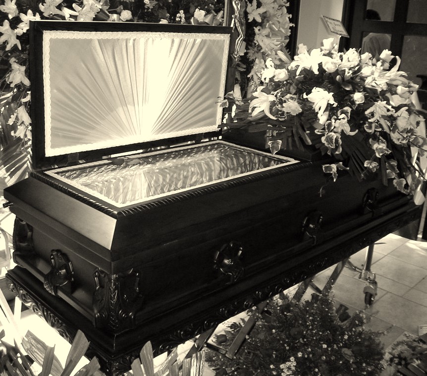 Agonística: La noche del féretro