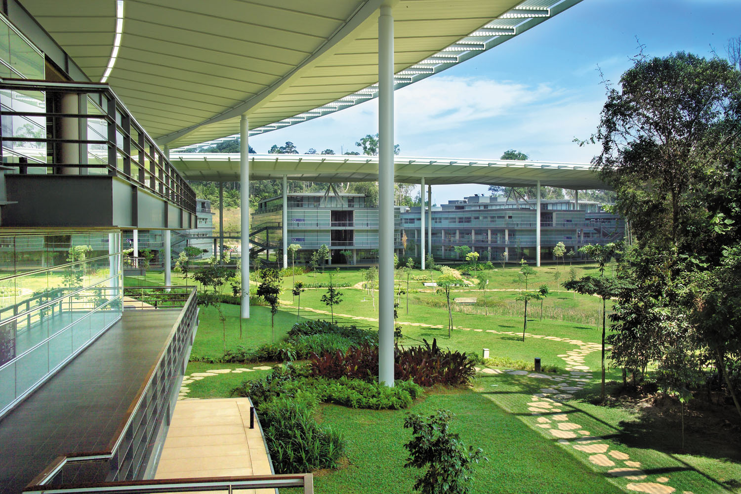 Malaysia Architecture: University of Technology Petronas by Foster ...