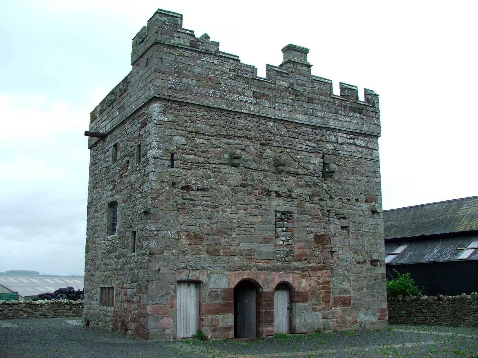 The castles, towers and fortified buildings of Cumbria: April 2007