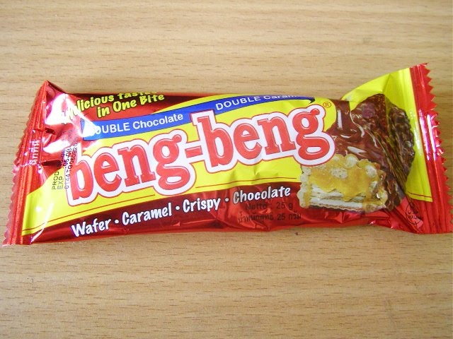 เบง เบง (beng-beng) เวเฟอร์สอดไส้ครีมเคลือบคาราเมล ช็อกโกแลตและข้าวพอง