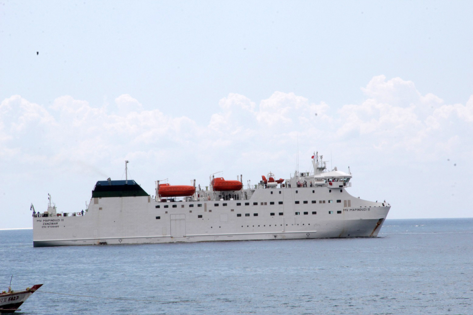 MELI MPYA YA MV MAPINDUZI IKIWASILI KATIKA BANDARI YA ZANZIBAR IKITOKEA ...
