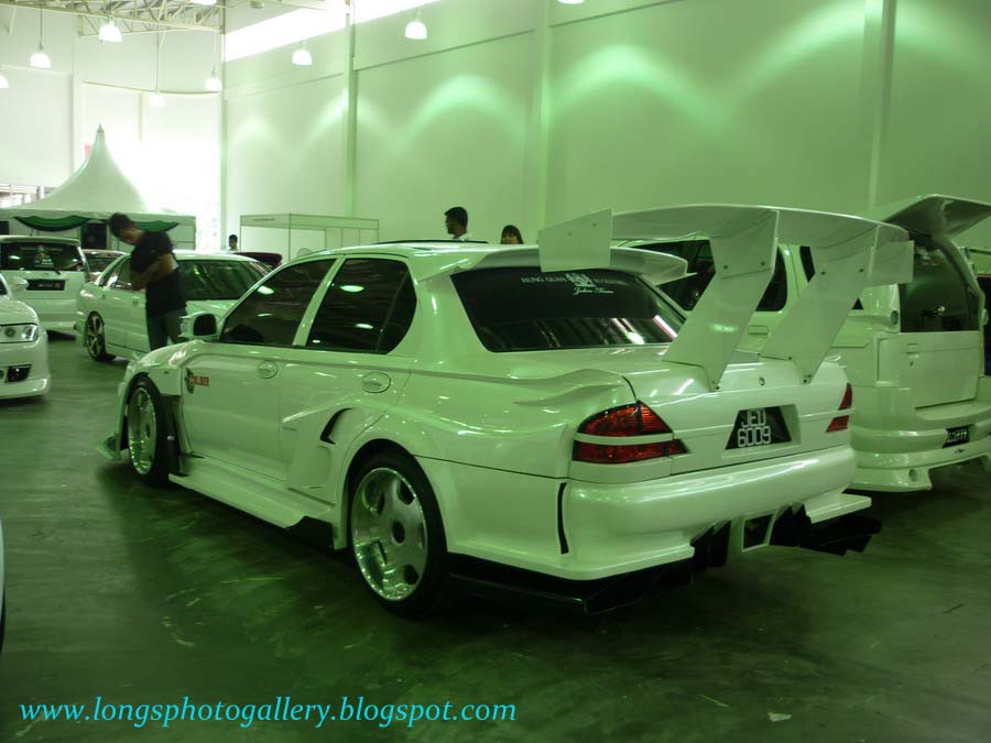 Long's Photo Gallery: Super GT Wide Body Wira R34
