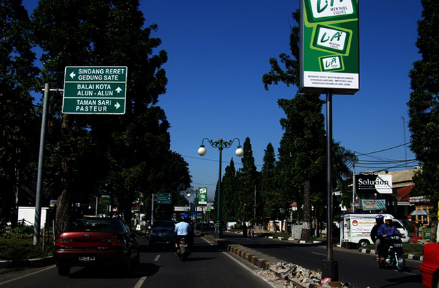 Saturday Night di Jalan Dago | PAKET RAFTING BANDUNG PANGALENGAN MURAH