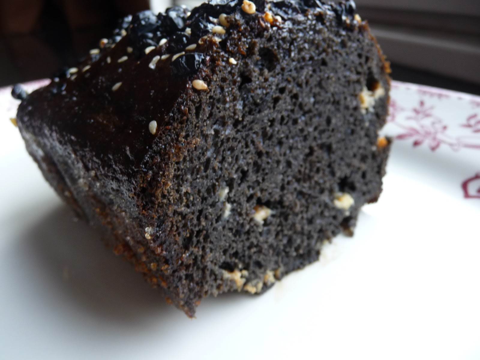 Un peu gay dans les coings...: Cake à la pâte de sésame noir et au ...