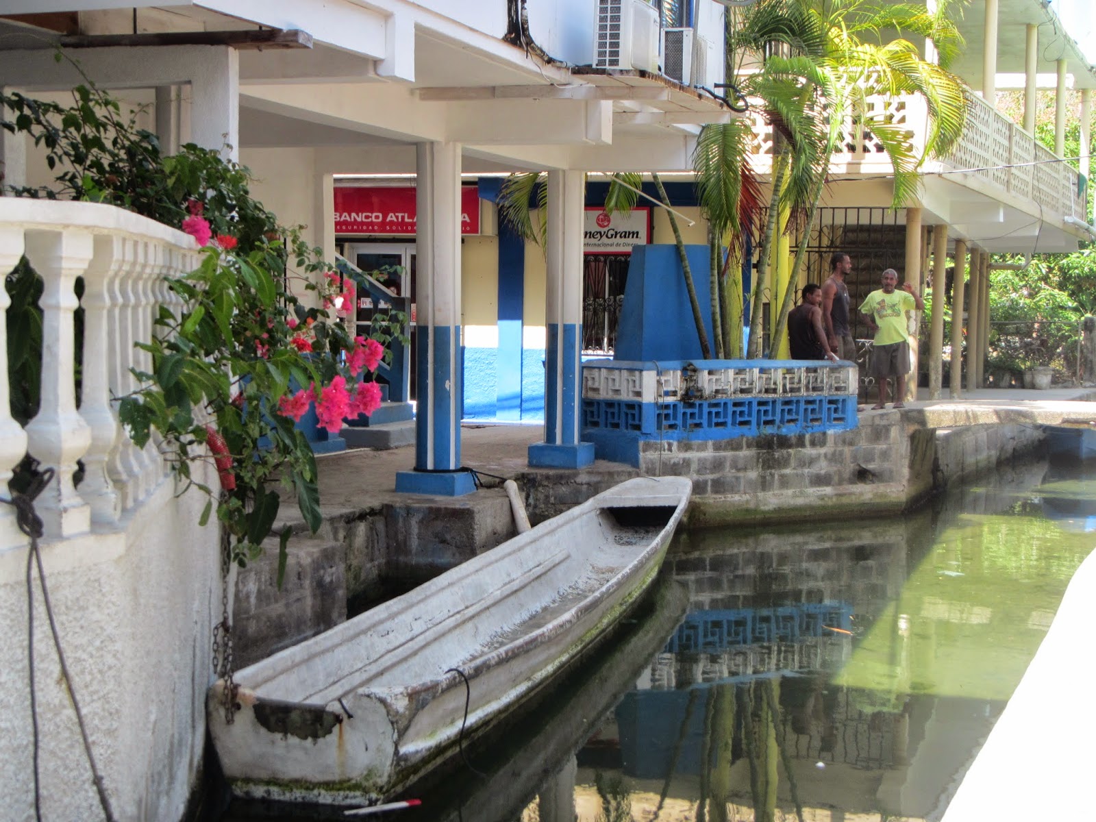 Sailing The Pacific Ring Of Fire: Bay Islands of Honduras