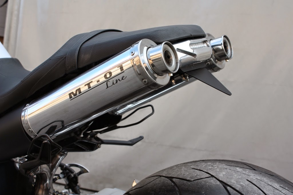 Yamaha MT-01 Street Fighter - Grease n Gas