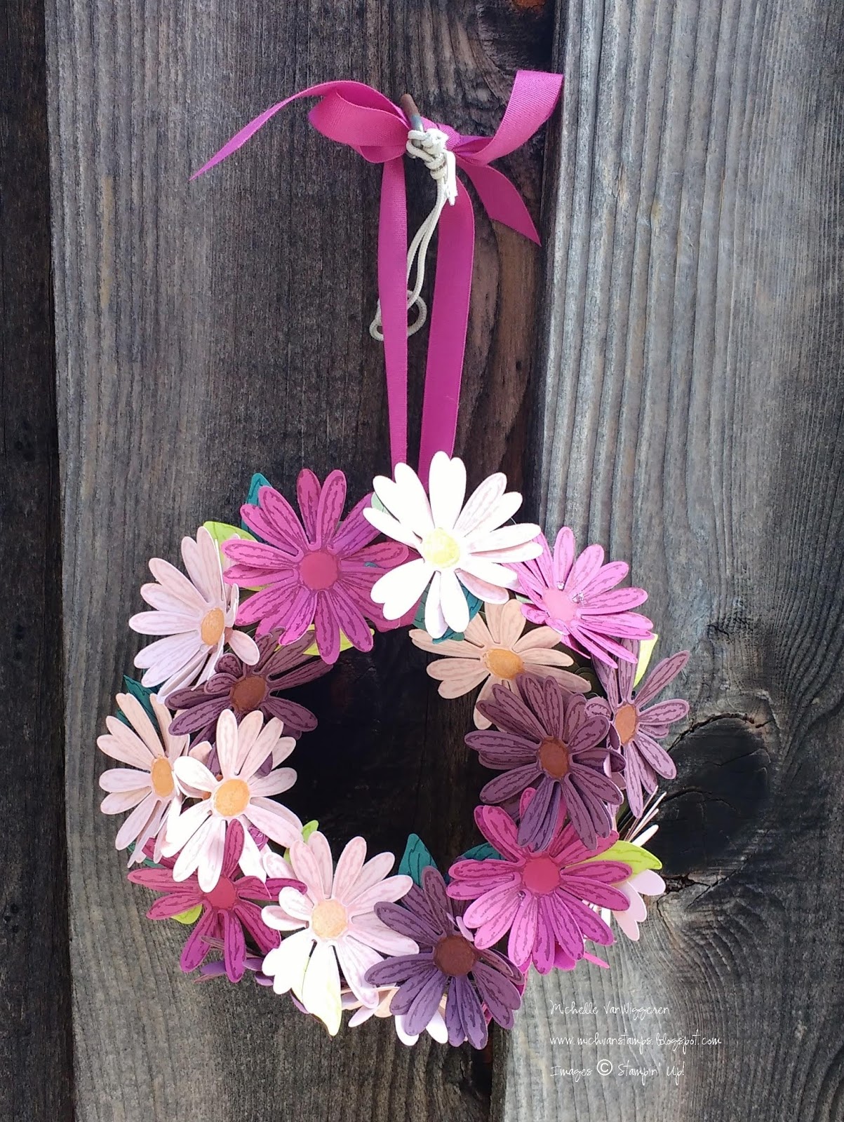 Michelle's Great Paper Chase: A Lovely Little Daisy Wreath