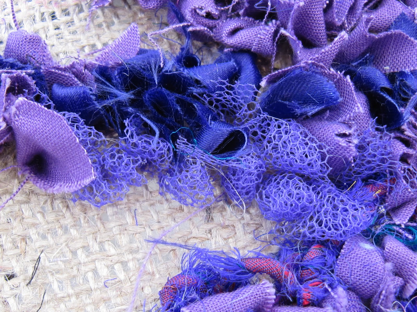 MyThreeTrees: Rag rugging -my first adventure!