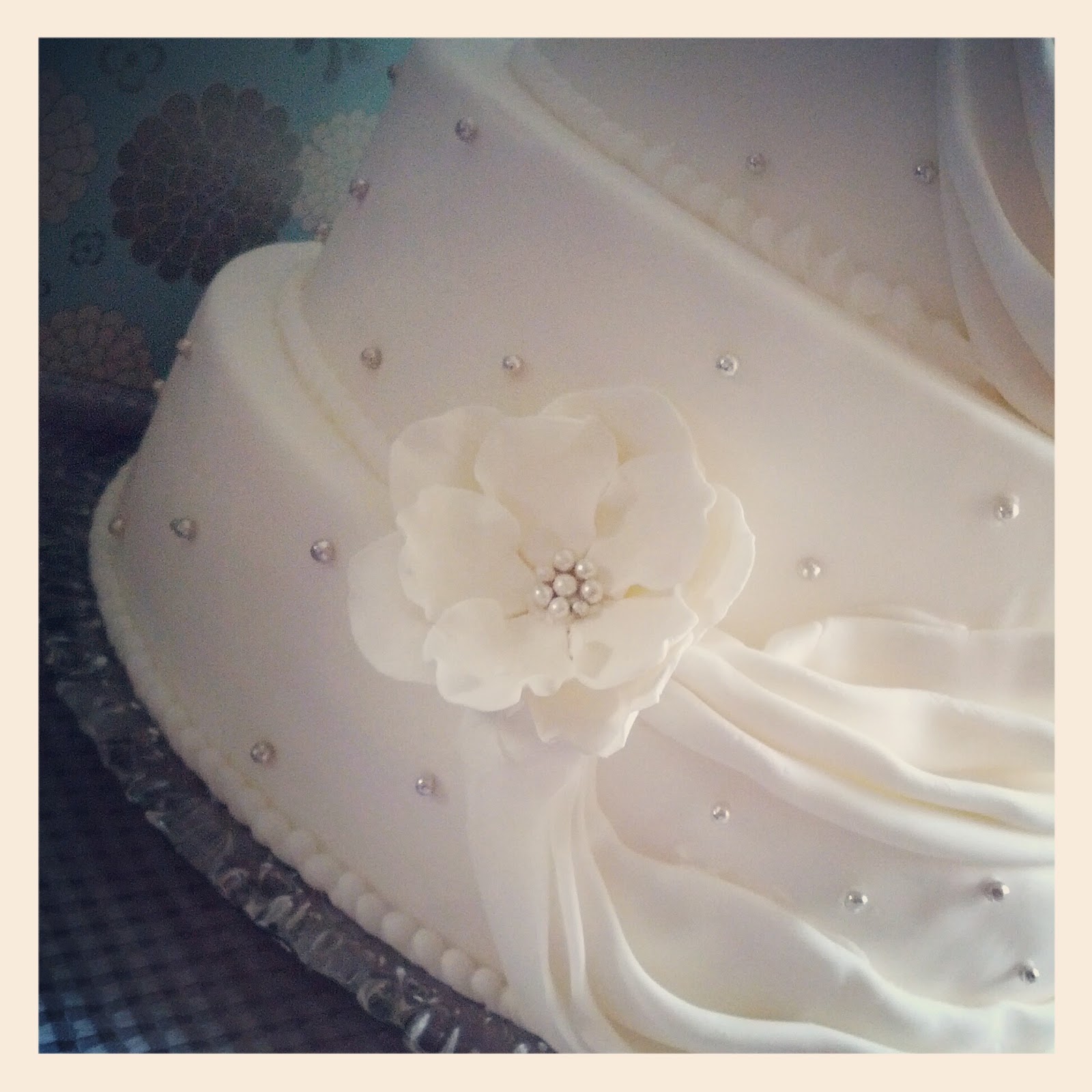 Second Generation Cake Design: Simple Elegance Wedding Cake