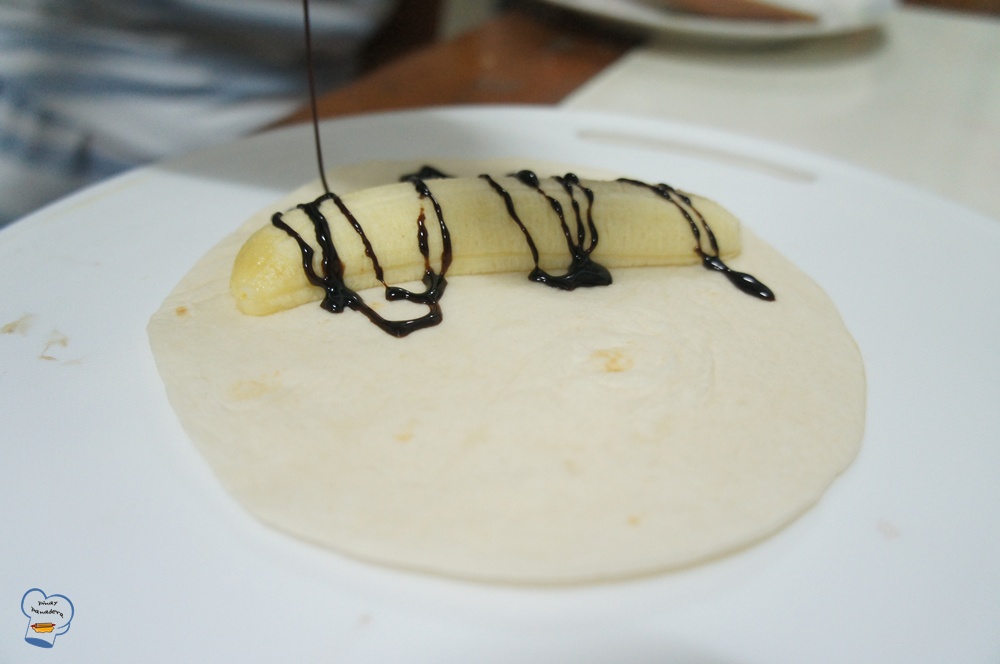 Pinay Panadera's Culinary Adventures: Tortilla Dessert Wrap