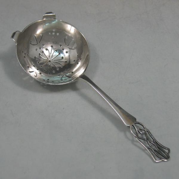 Mizpedia: Unique Tea Strainer
