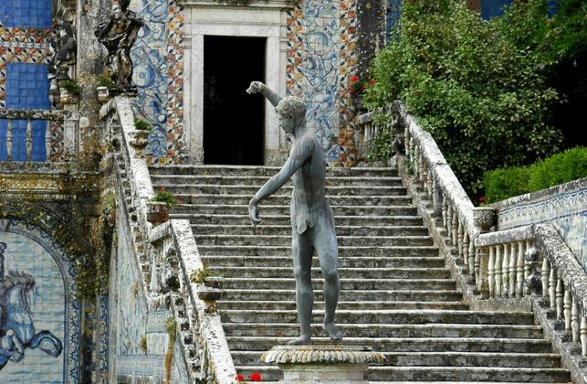 O LIVRO DE AREIA: Enfim, o Palácio dos Marqueses de Fronteira: vermelho ...