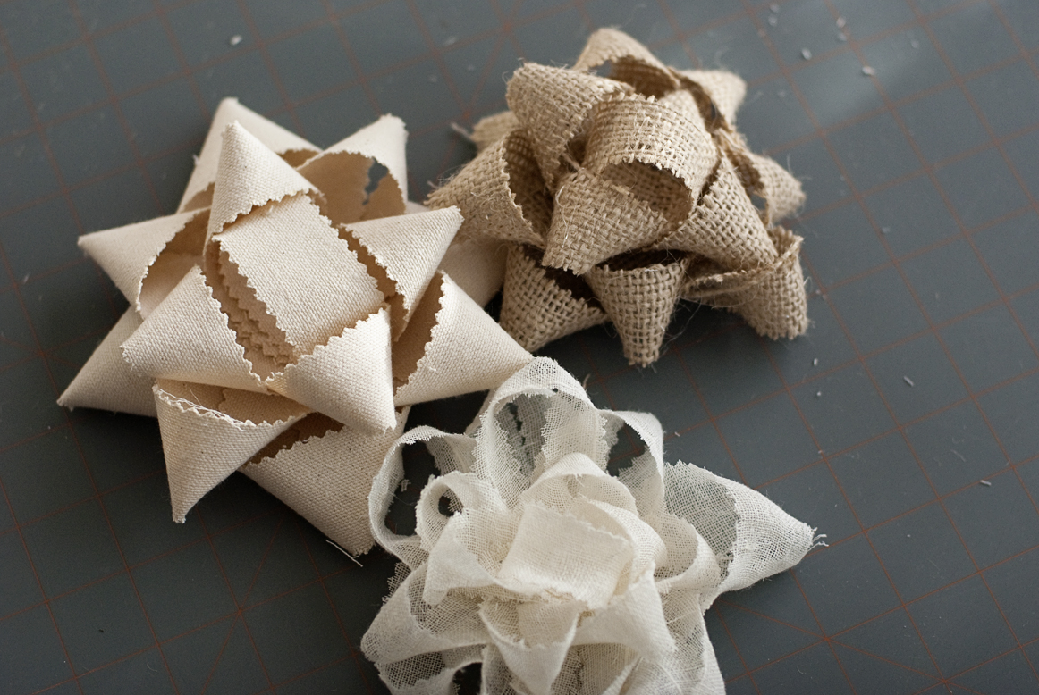 The Rowdy Stroudy's: The Original DIY Burlap Gift Bow Post