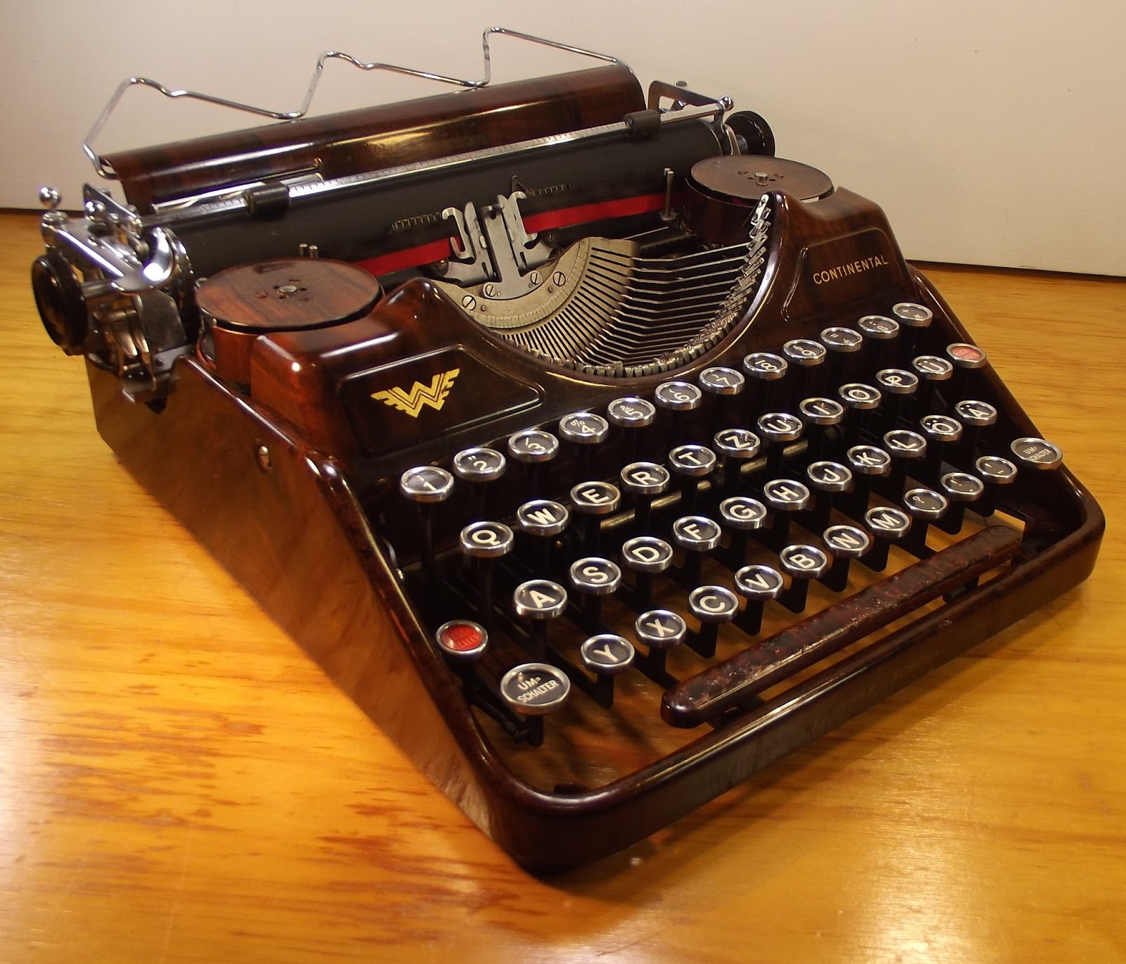oz.Typewriter: Continental Wanderer Portable Typewriter