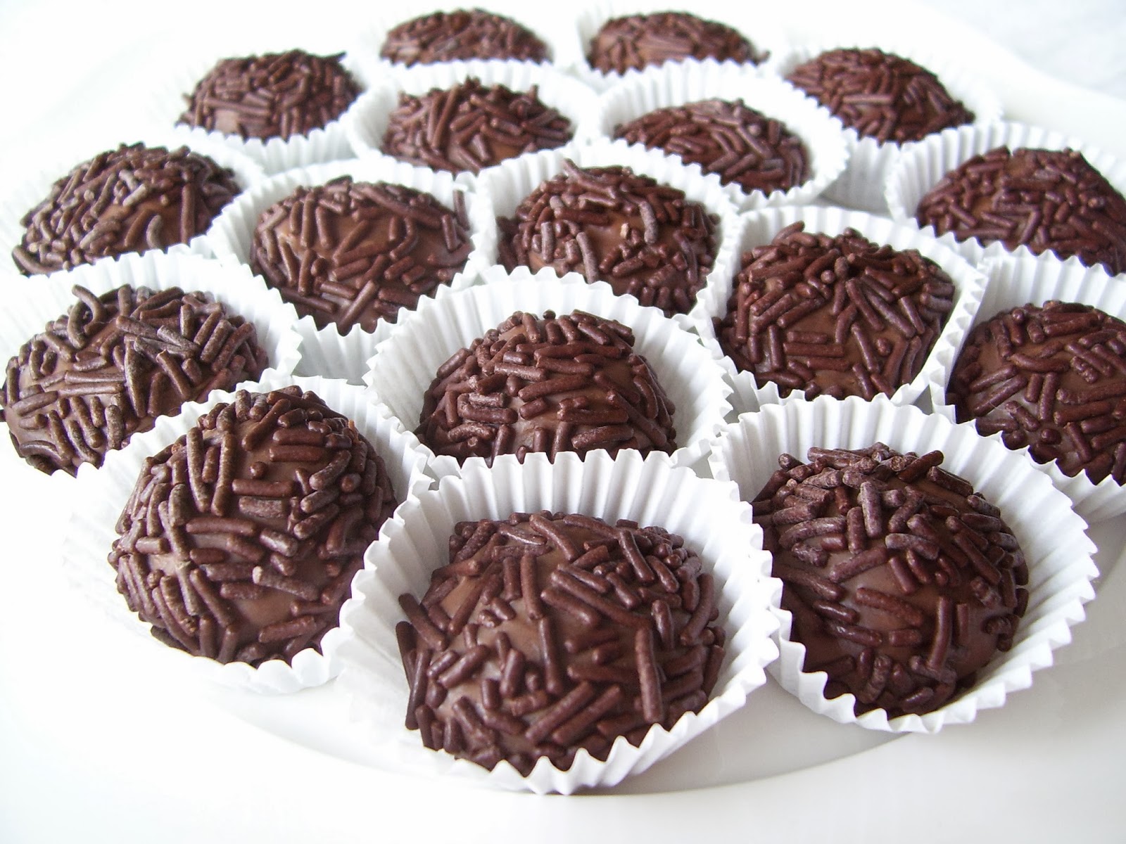 Something Sweet...: Doces do Brasil - Brigadeiro Tradicional
