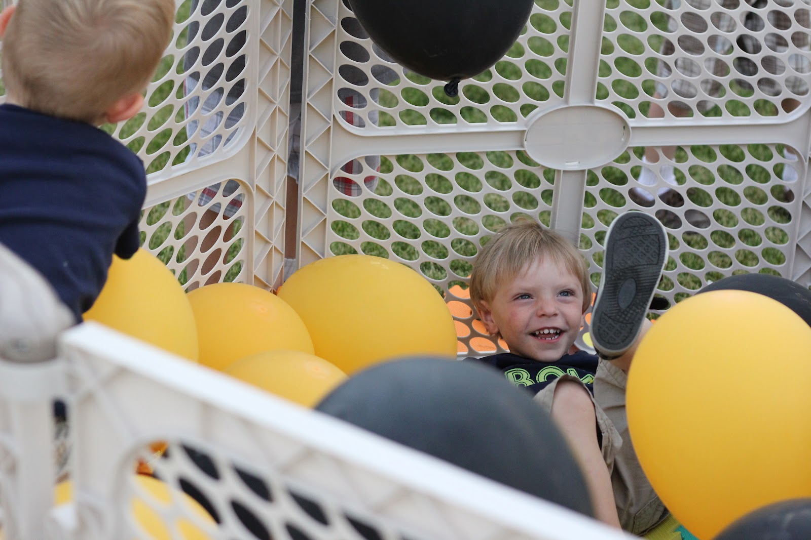 Life on Poppy Lane: Twins 3rd Birthday: School Bus Party