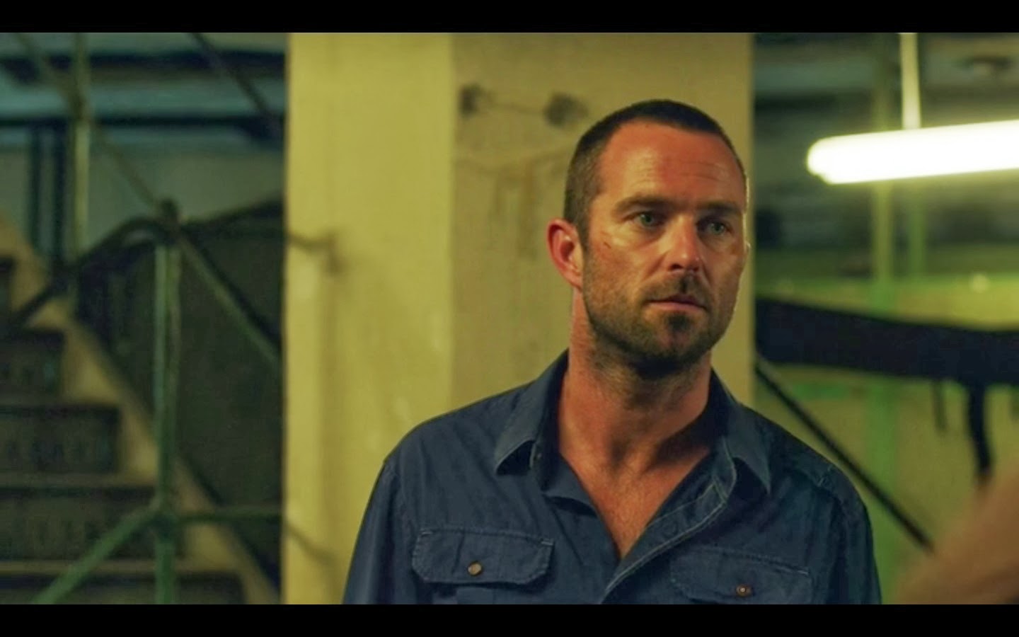 Strike Back: Shadow Warfare 4x10 - Sullivan Stapleton 🎥 - Desnudos en ...