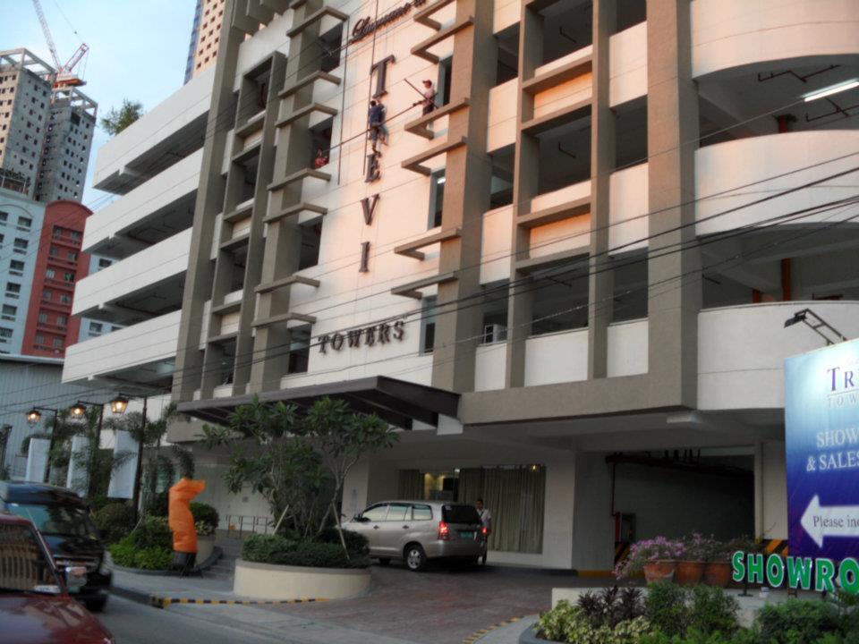 LAUREANO DI TREVI TOWERS: LAUREANO DI TREVI TOWERS(Chino Roces Avenue ...