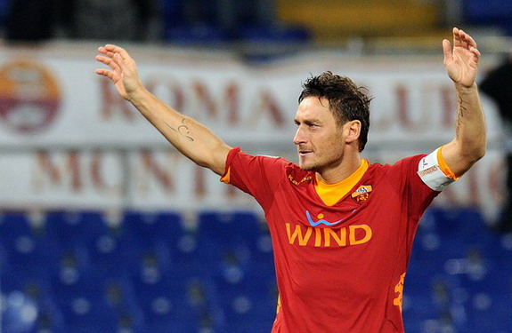 Francesco Totti breaks Serie A single club scoring record | inside ...