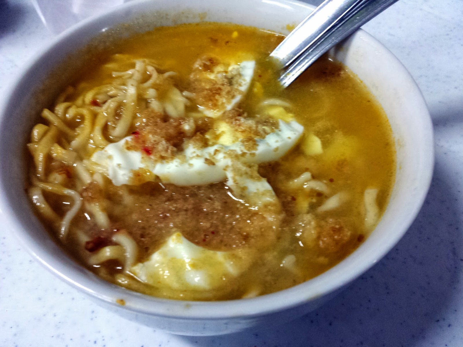 charlie's food trips: Batac Riverside Empanadaan