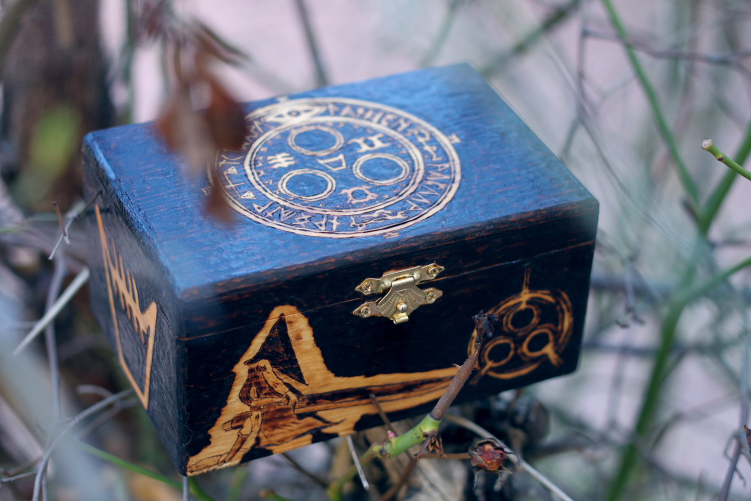 Fantastic Dreams of Pamela K. Kinney: Supernatural Friday: Cursed Boxes