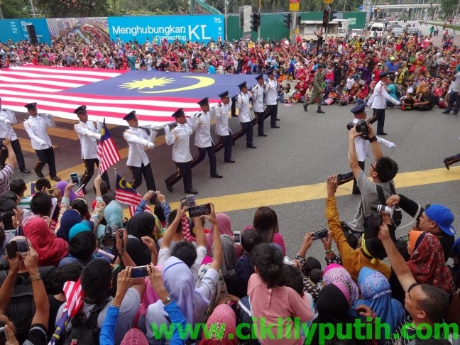 CikLilyPutih The Lifestyle Blogger: Gambar | Perarakan Sambutan Hari ...