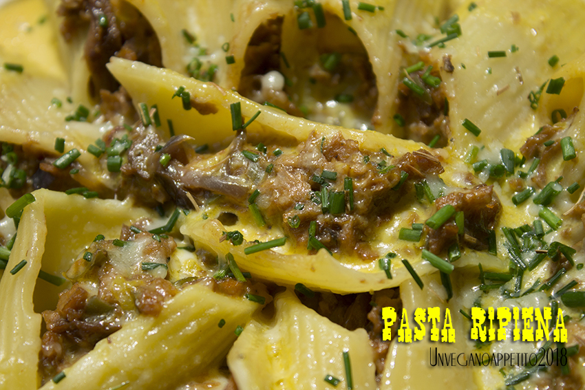 Un vegano appetito: Pasta ripiena con ragù vegetale e salsa "formaggiosa"