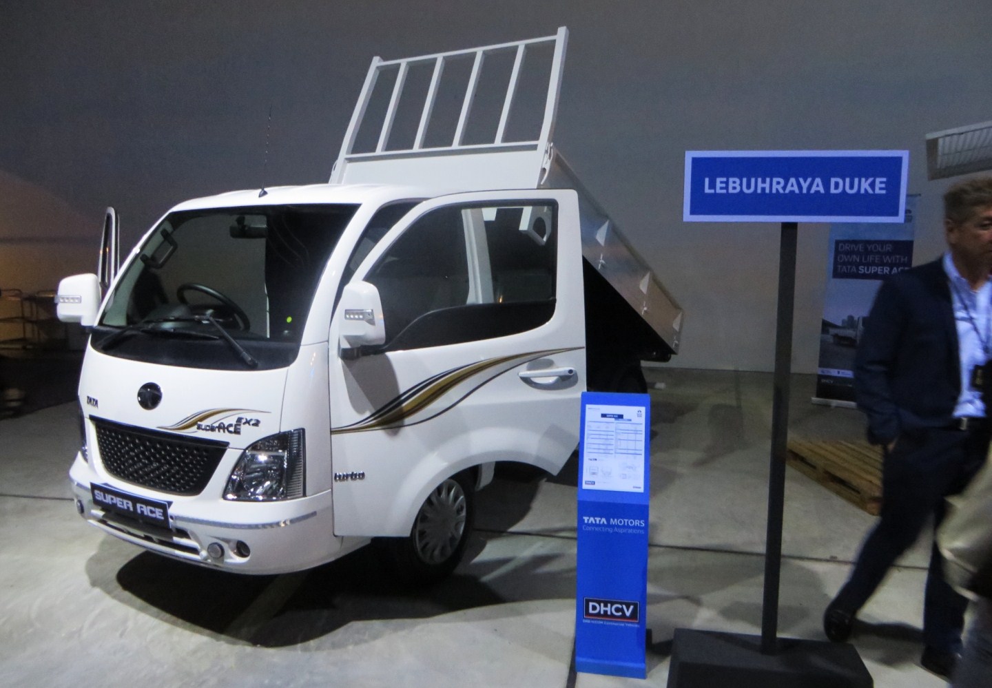 Motoring-Malaysia: Trucks: TATA with DRB-HICOM Launches the TATA Super ...