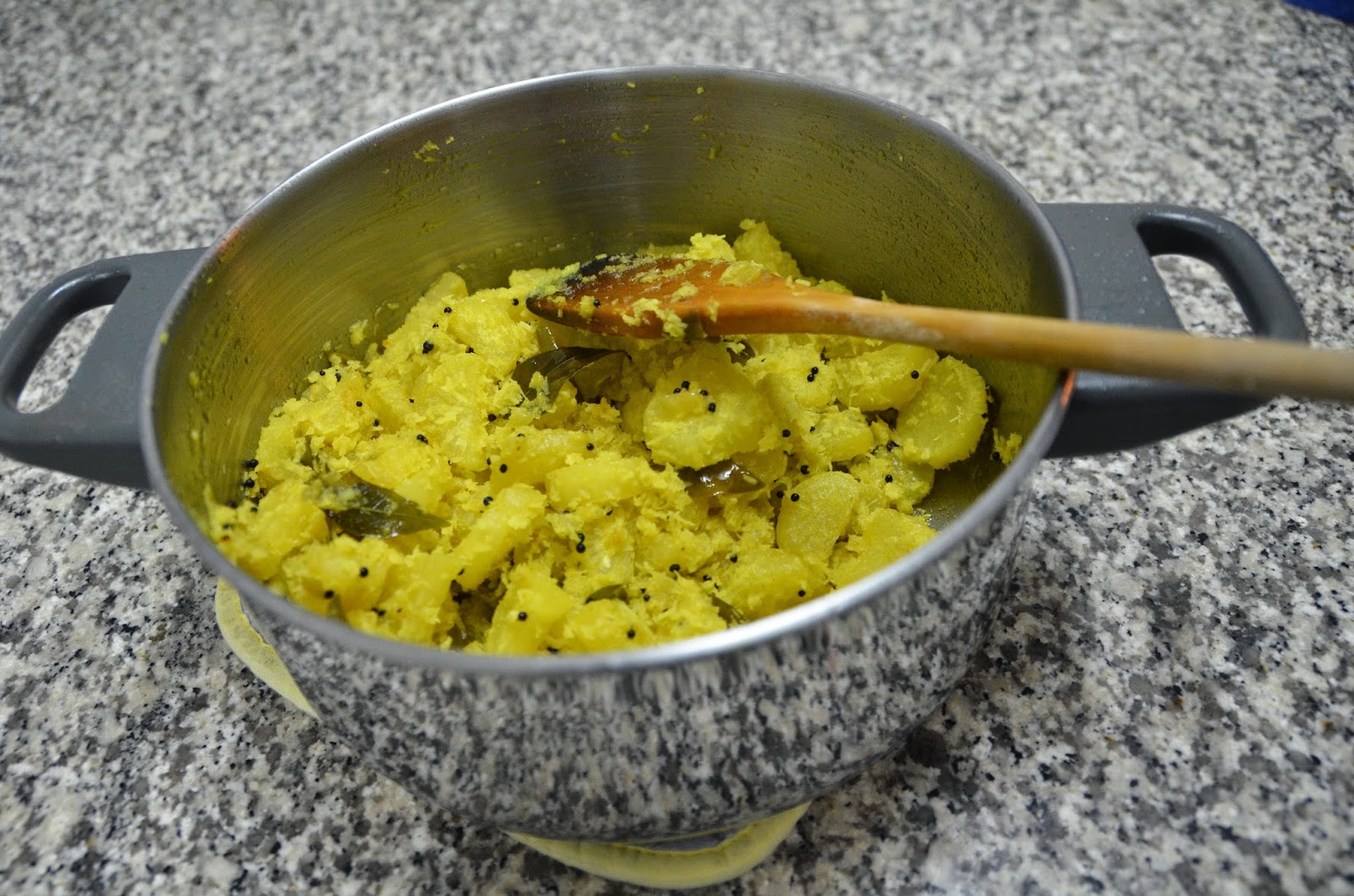 Erica's Yummy Food: Mooli BhajiI (Daikon/White Radish)