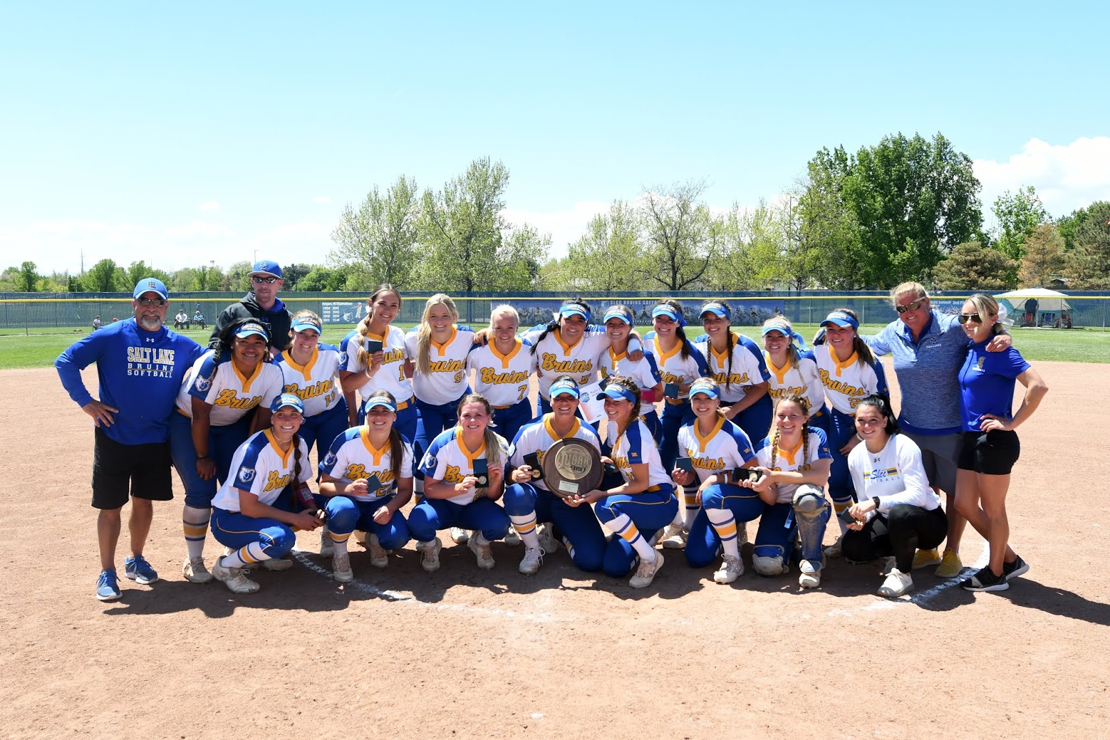 Softball Wins Region 18, Advances to Nationals