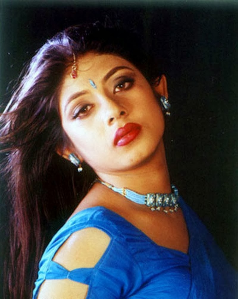 Celebrity Photo: Rotna