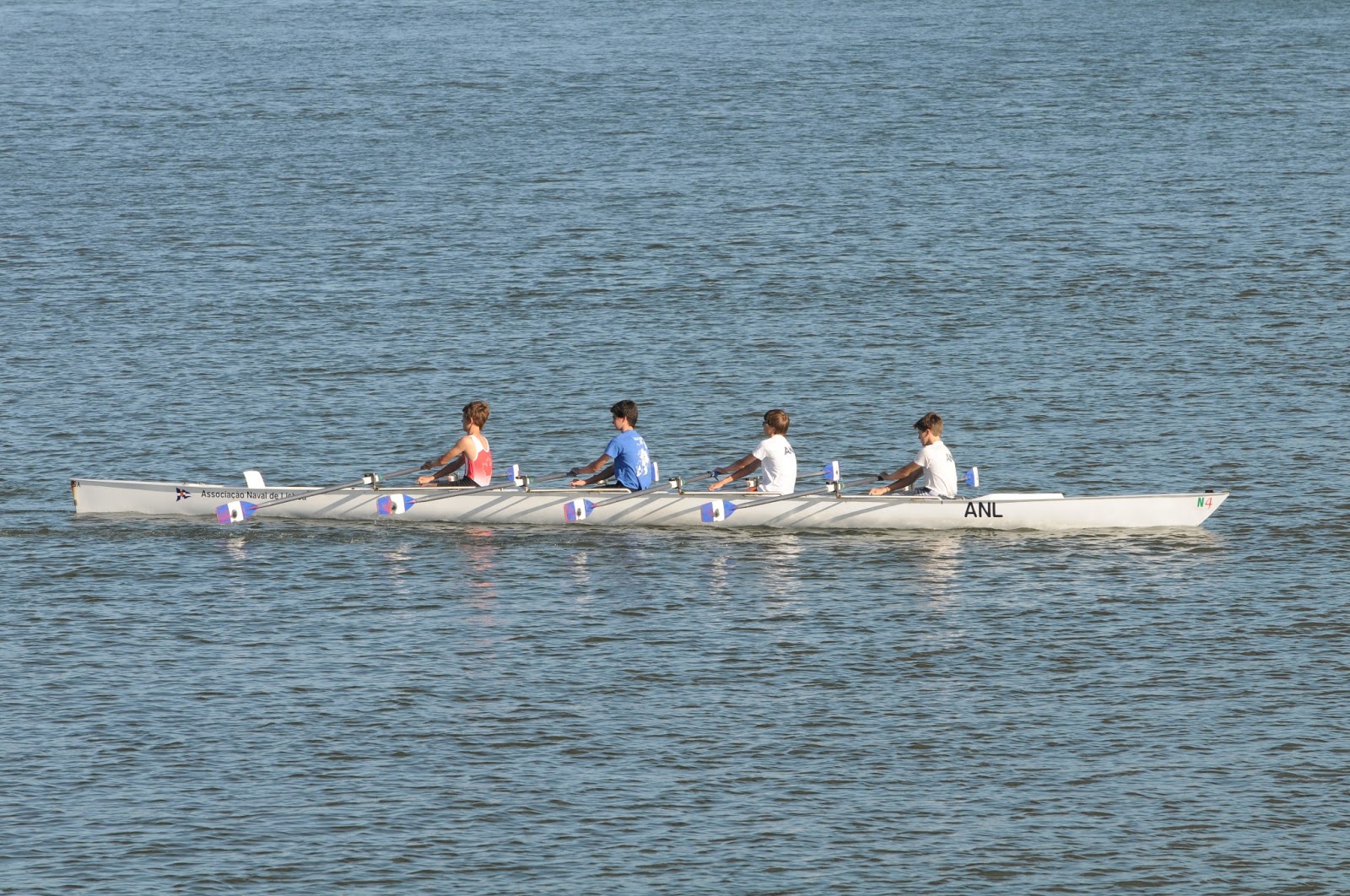 SHIPS & THE SEA - BLOGUE dos NAVIOS e do MAR: Remar no Tejo com a ...