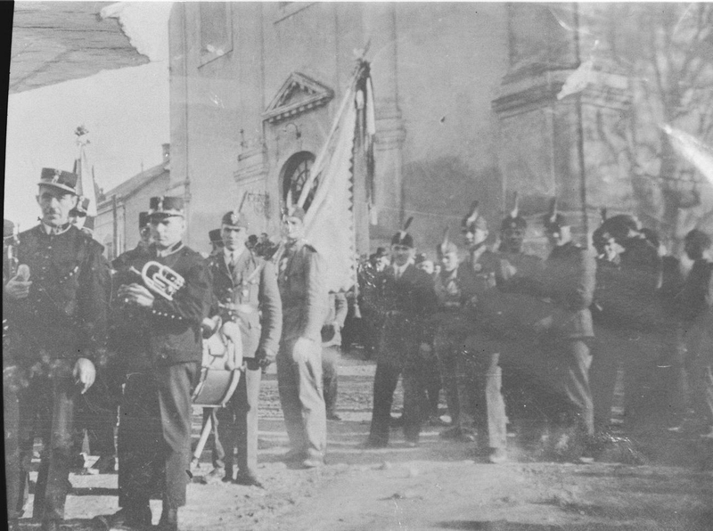 Palotai emberek arcképcsarnoka: A Bányász Zenekar és a leventék misére ...