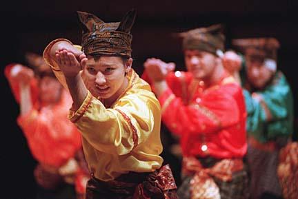 Dancing and martial arts in silat | Malay Martial Arts - Silat