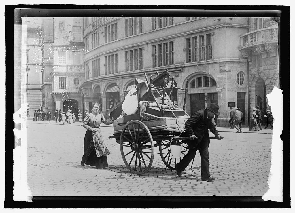 27 Vintage Photos Give Us a Peek Into What Moving Day Was Like From the ...