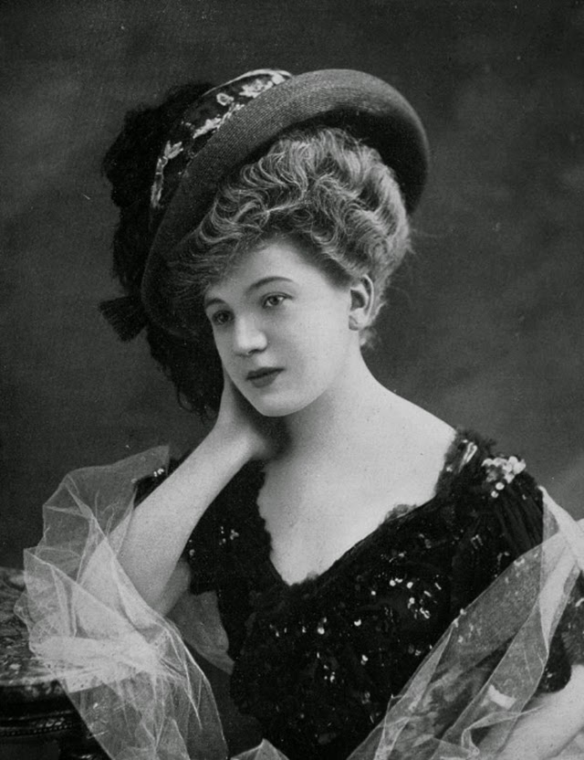 26 Vintage Photos Show Beautiful Parisian Women's Fashion From the ...