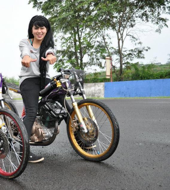 MODIFIKASI MOTOR: CEWEK RACING