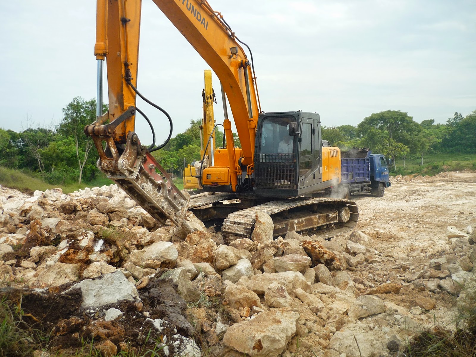 Pekerjaan galian batu | Kaki Aku