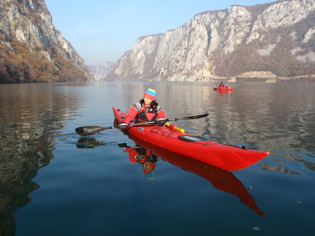 La defilare, în defileu – Romania vazuta din caiac
