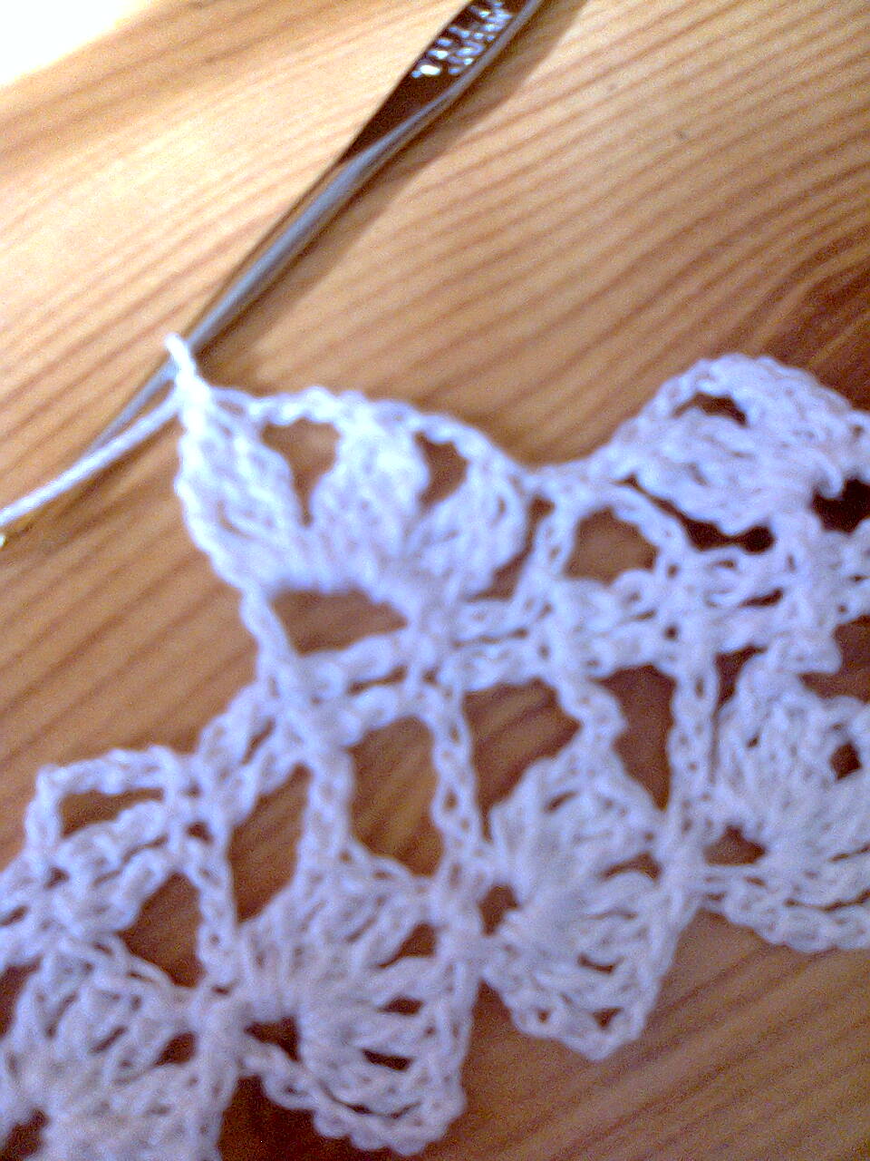 Adriana Hobby: Model bandă croşetată manual, dantelată