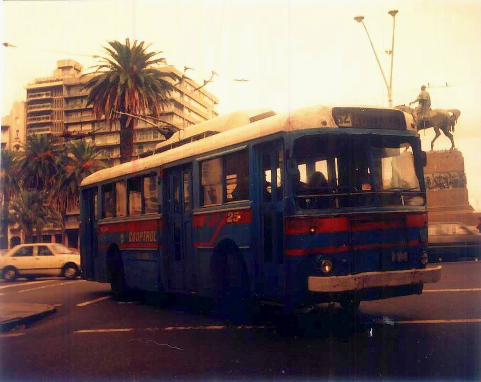 NIGHTWALKER: OMNIBUS ELECTRICOS DE MONTEVIDEO Trolley Bus