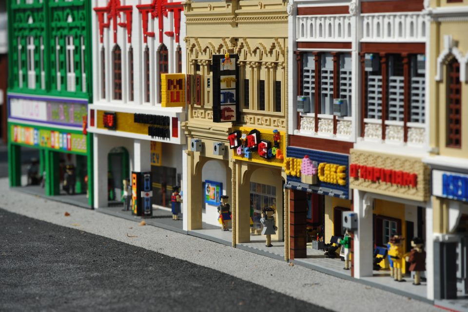 BRICK STAR: LEGOLAND Malaysia Miniland Construction