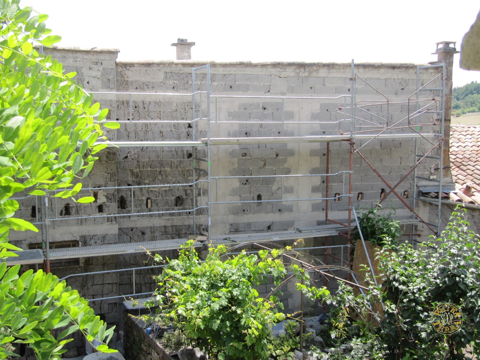 Petra Terra SCOP: Enduit chaux sur support en agglos