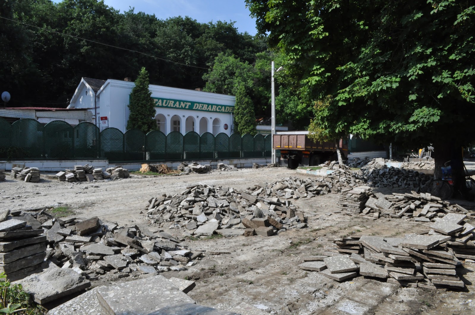 ACTUALITATEA CALAFETEANĂ: Au inceput lucrarile de reabilitarea ZONEI ...